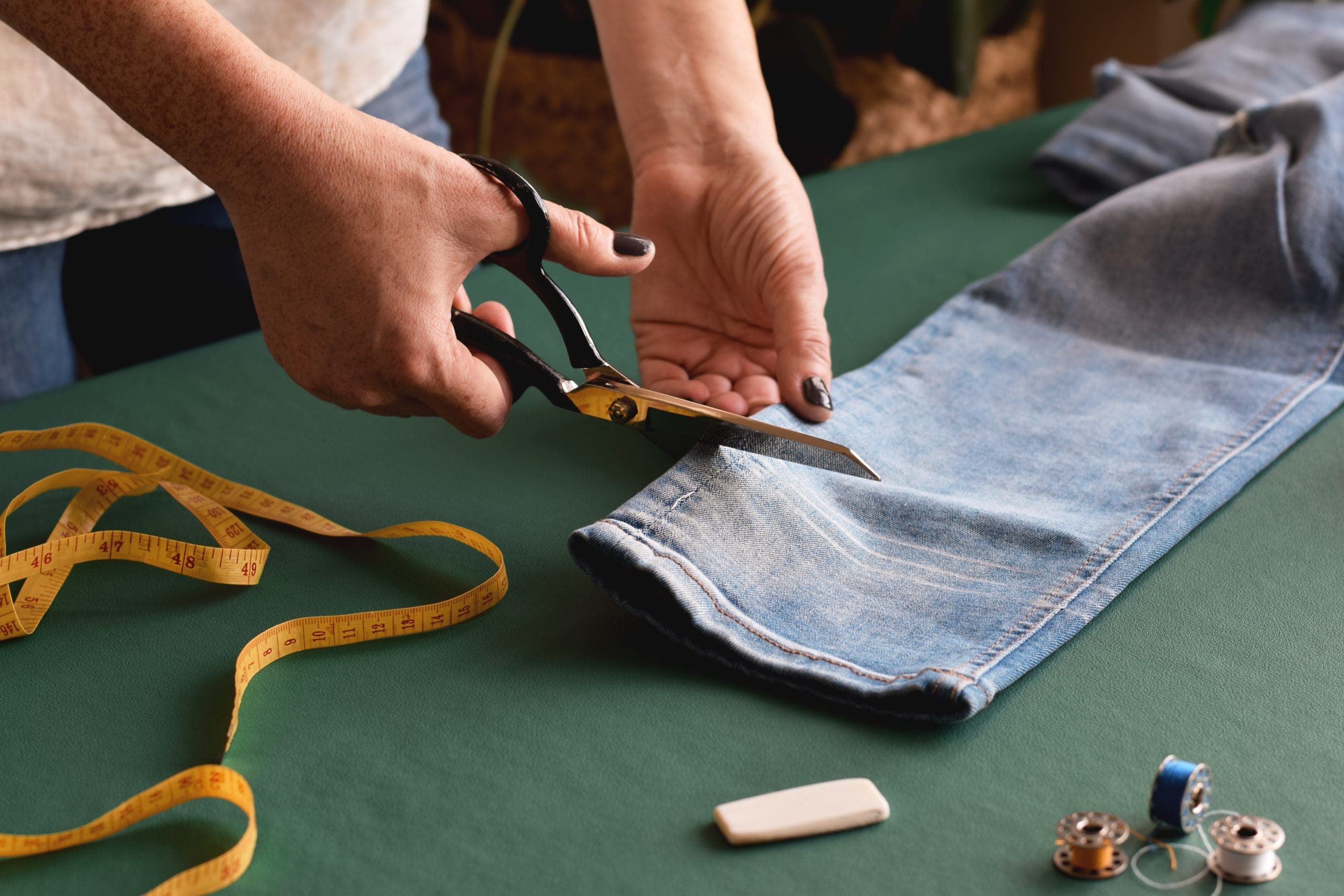 Le service d'alteration de pantalons de Nettoyeur Marie Claire